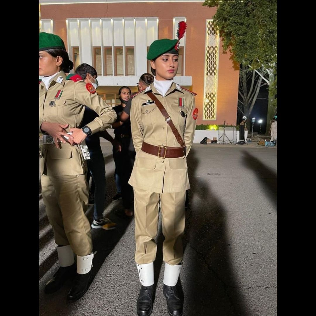 Girls in Uniform: Mahira Khan, Saba Qamar, & Sonya Hussyn Jump on the ...