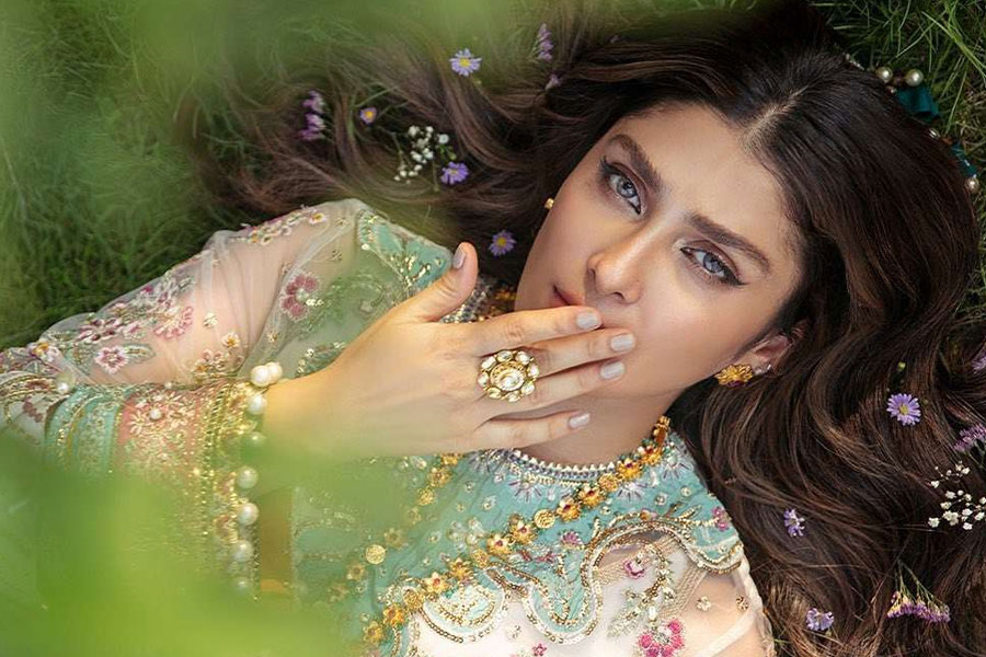 Top 10 Pakistani Celebrities & Top 20 Global Influencers to Follow in 2022