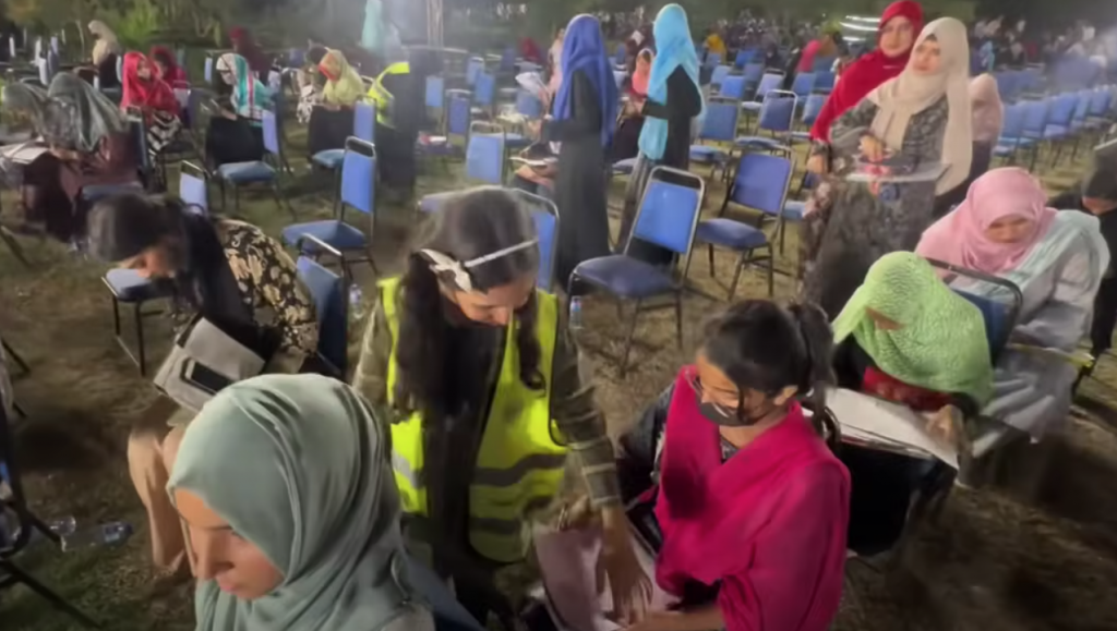 Meet 10 Yr Old Genius Amna Amir Teaching at Karachi University